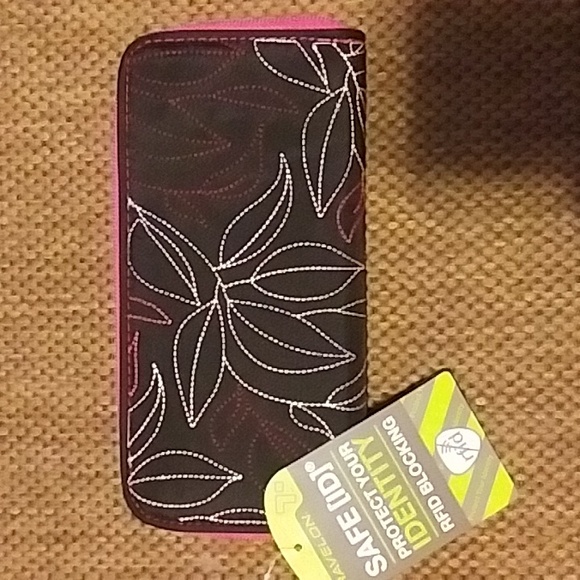 Travelon | Bags | New Travelon Rfid Blocking Wallet | Poshmark